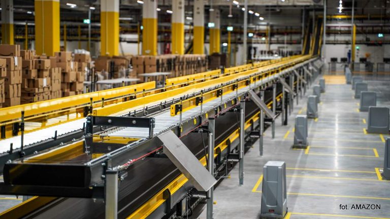 Amazon w Gliwicach otwiera gigantyczne centrum logistyczne. 210.000 m2 ...
