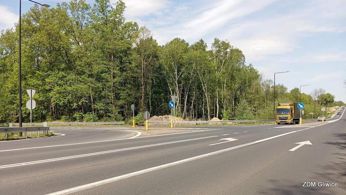 Utrudnienia drogowe w różnych częściach Gliwic. Możliwe zamknięcie przejazdu ulicą i objazd ...